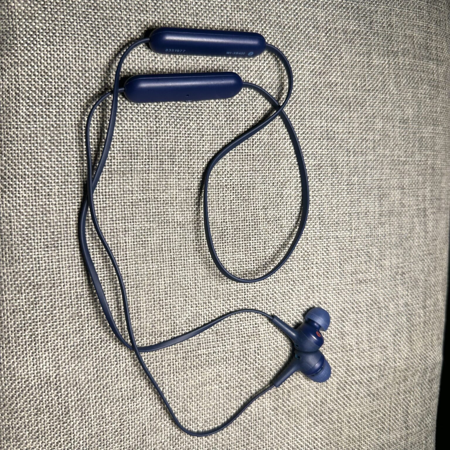 Sony WI-XB400: Thiết kế hiện đại, chất âm sôi động