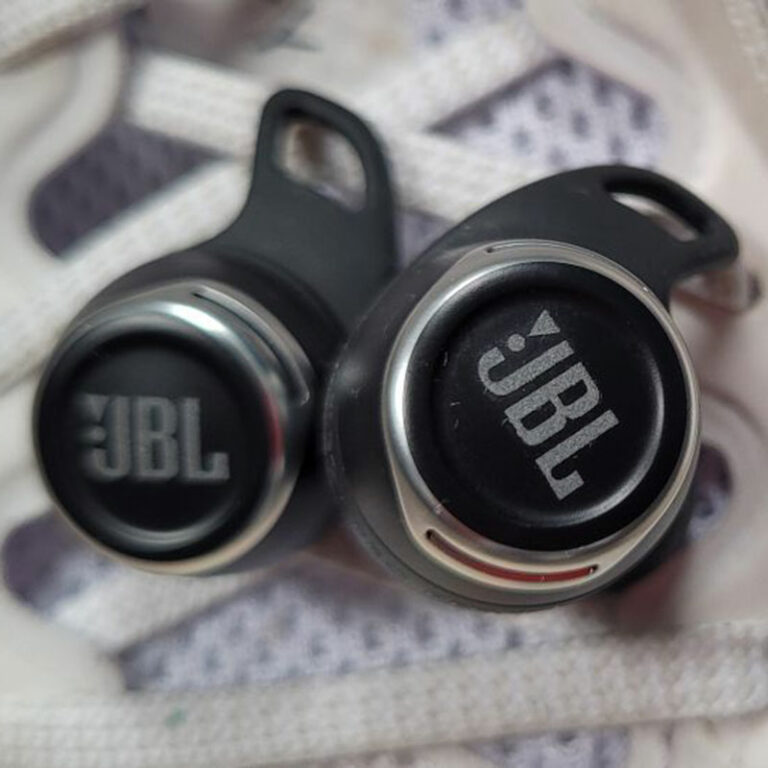 JBL Reflect Flow Pro: Thiết kế thể thao, chất âm mạnh mẽ