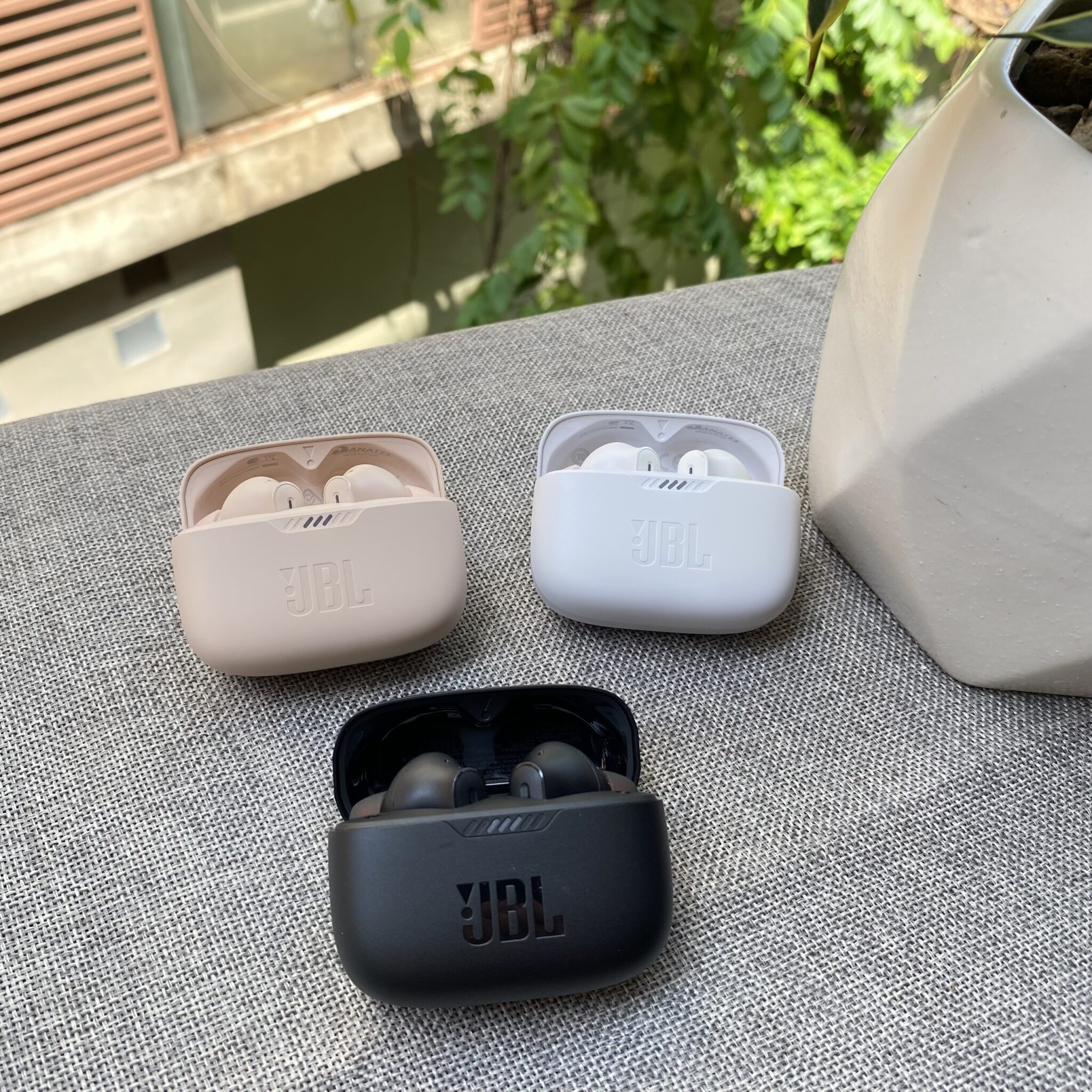 Tai nghe True Wireless chống ồn chủ động JBL Tune 230NC TWS