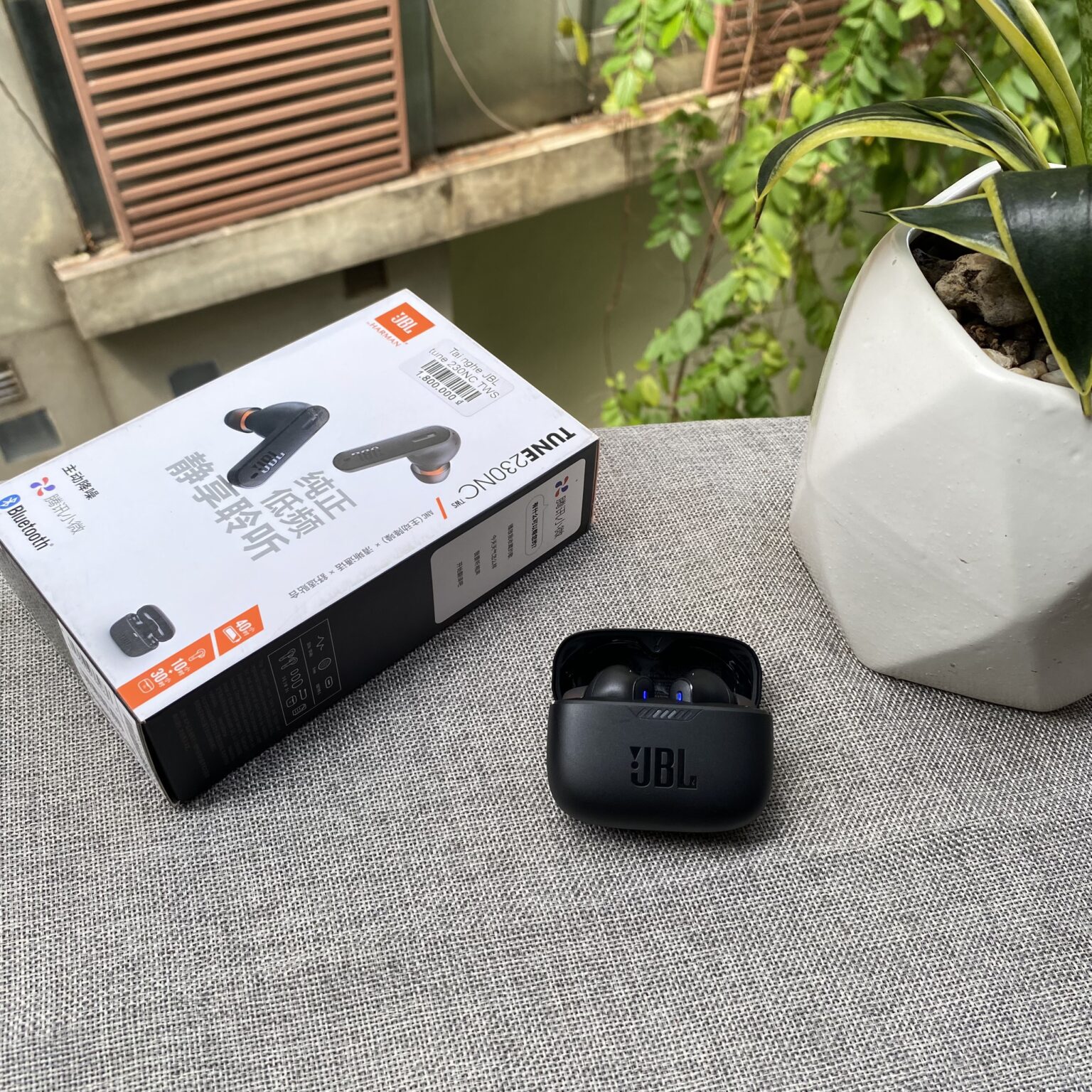 Tai nghe True Wireless chống ồn chủ động JBL Tune 230NC TWS