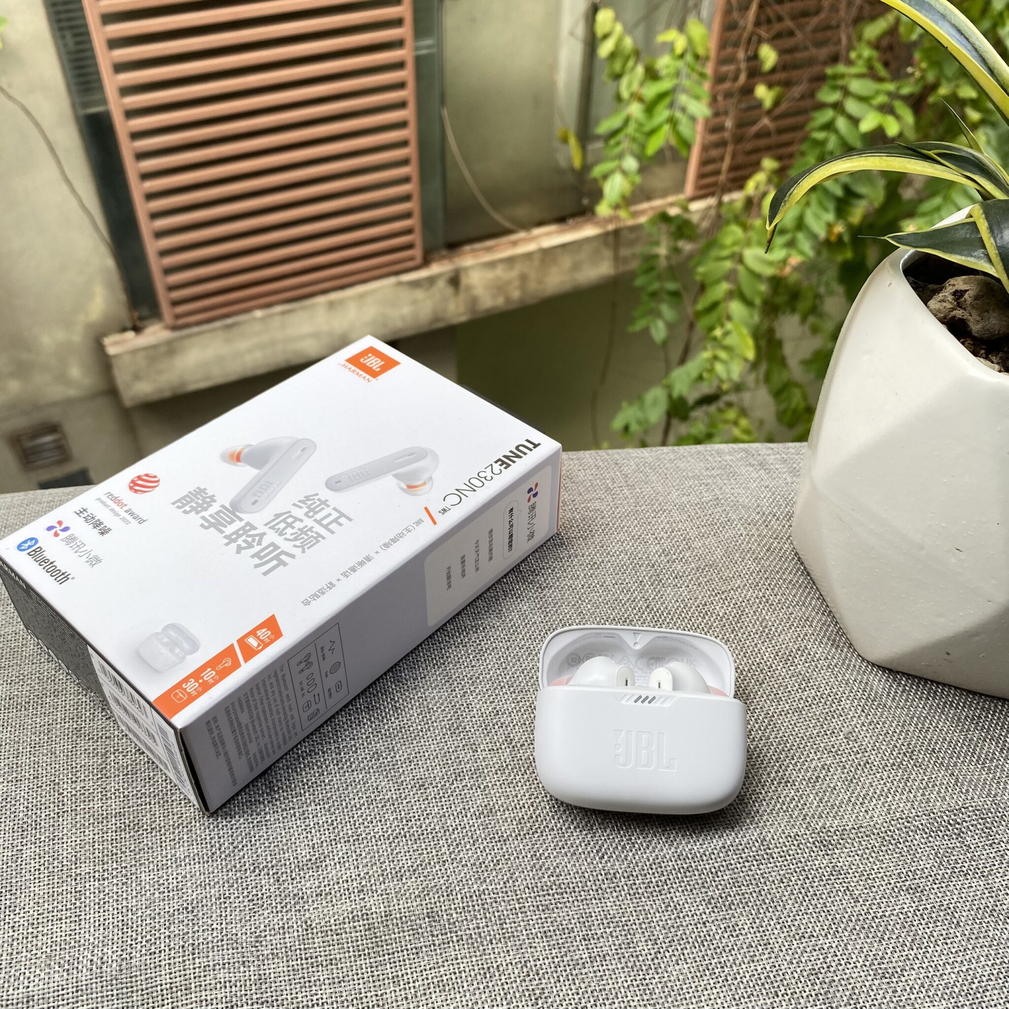 Tai nghe True Wireless chống ồn chủ động JBL Tune 230NC TWS
