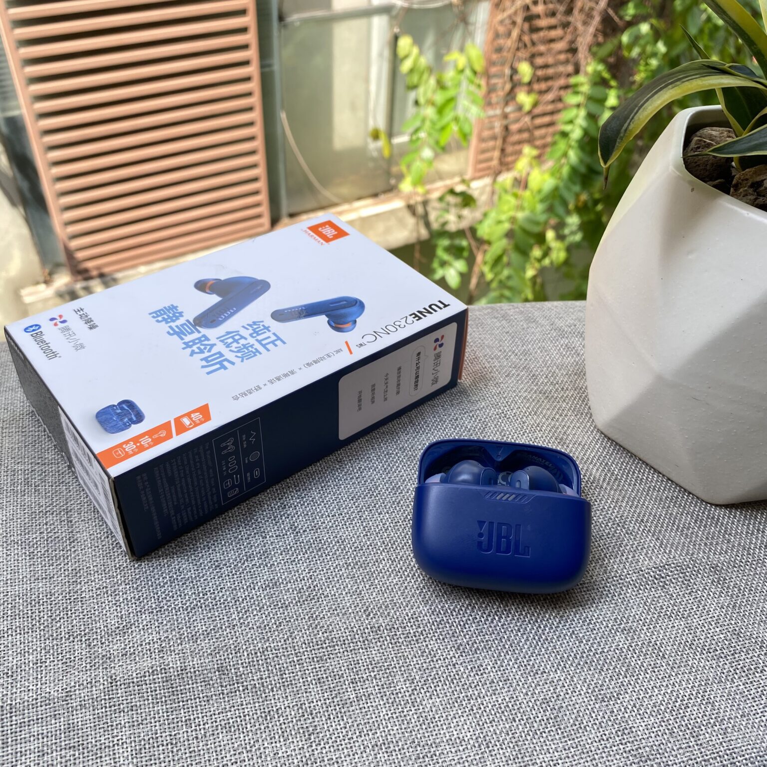 Tai nghe True Wireless chống ồn chủ động JBL Tune 230NC TWS
