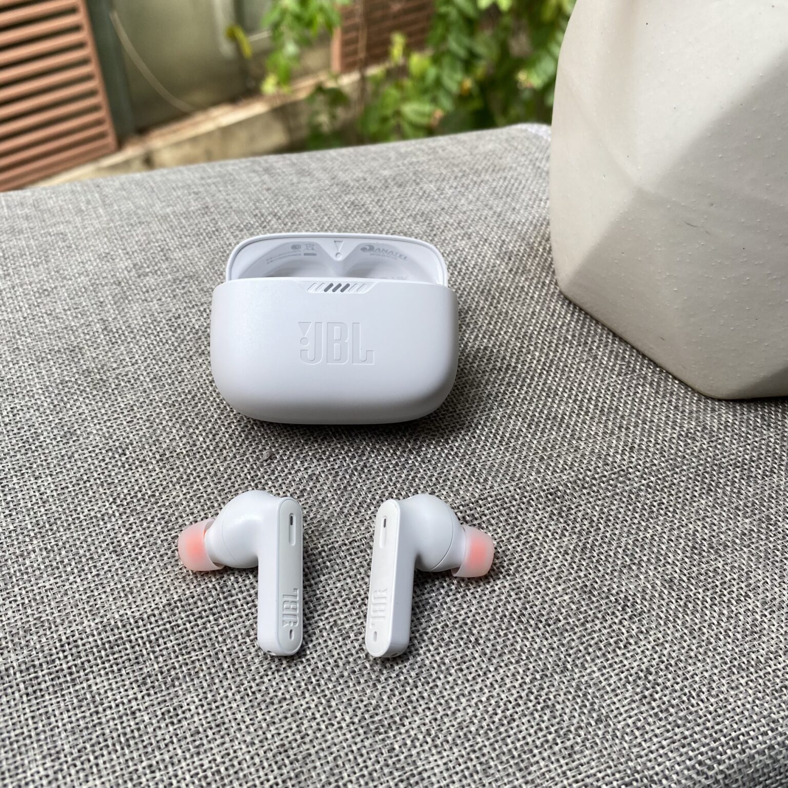 Tai nghe True Wireless chống ồn chủ động JBL Tune 230NC TWS