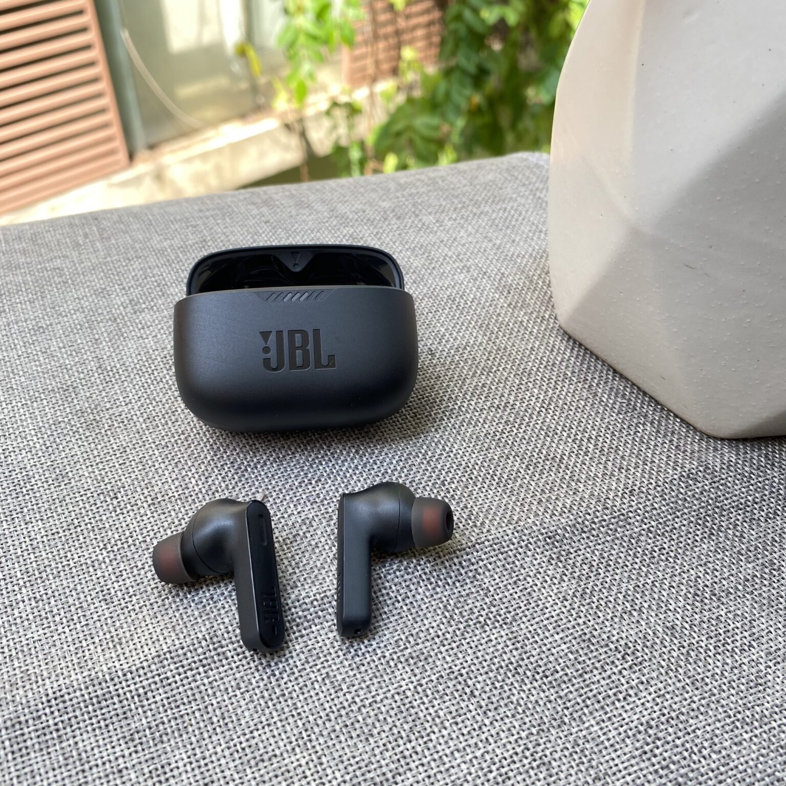 Tai nghe True Wireless chống ồn chủ động JBL Tune 230NC TWS